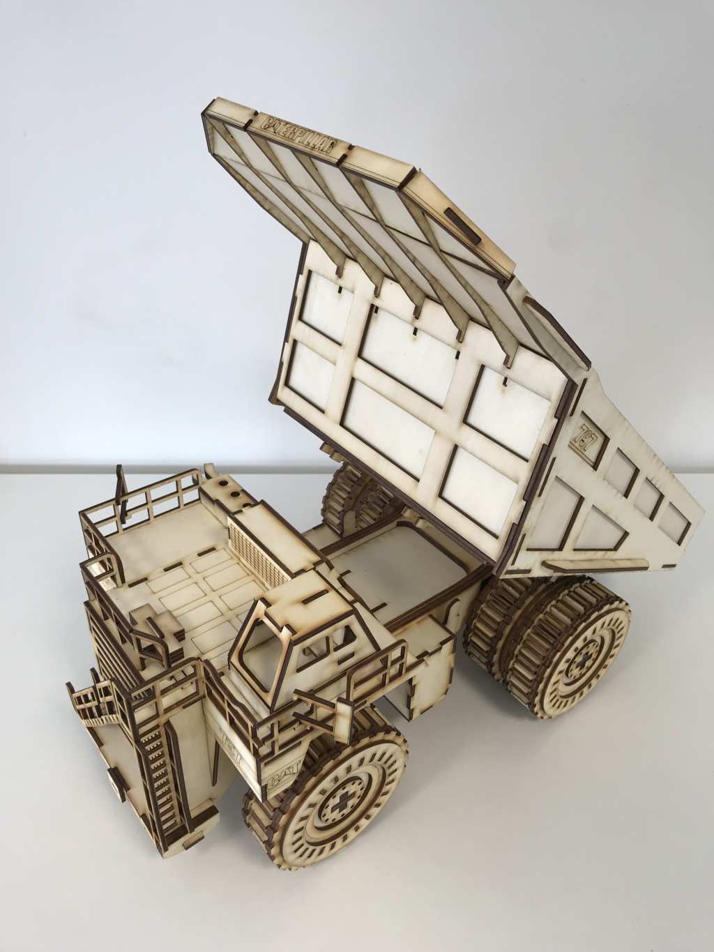 CWWH-Onlineshop - Caterpillar 797 Bausatz aus Holz