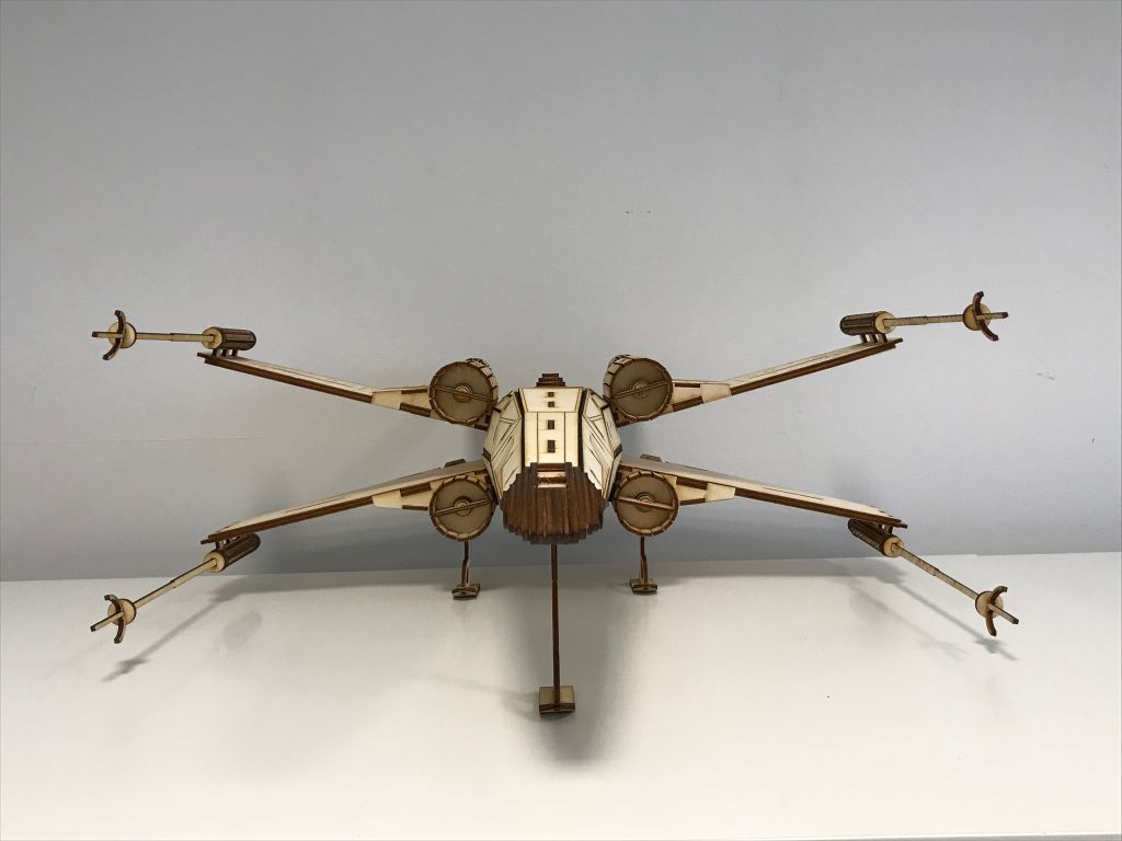 CWWH-Onlineshop - Star Wars - X-Wing Star Fighter as 3D large model
